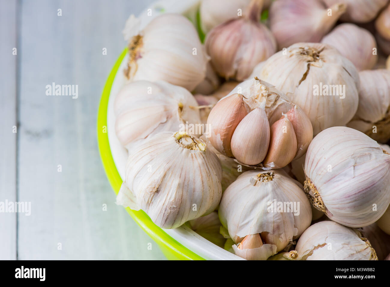 Garlic Cloves and Bulb for food cooking in the kitchen Stock Photo - Alamy