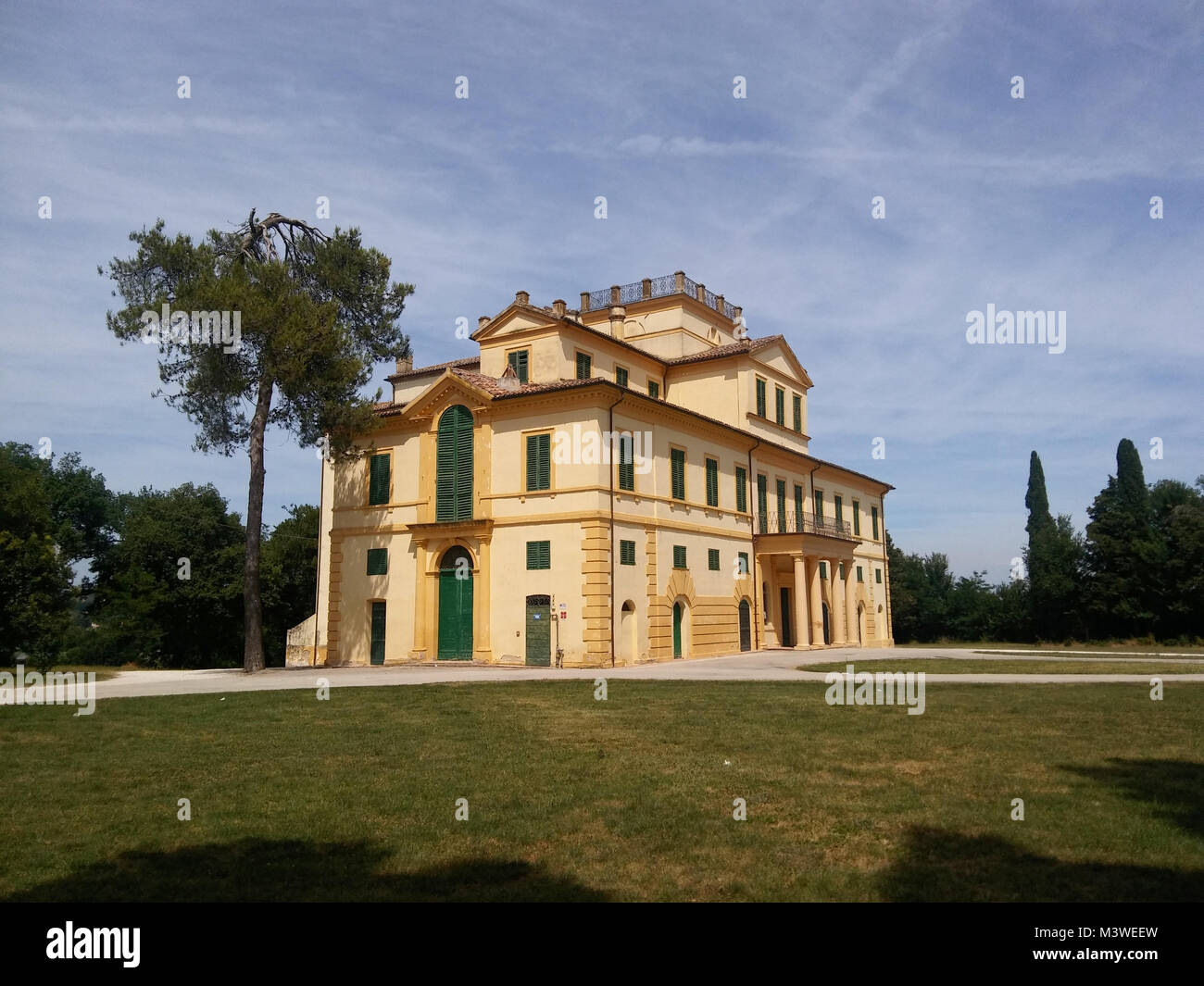 Italian country house in the ancient tradition among green field and ...