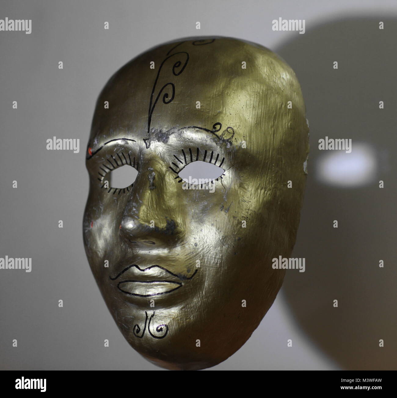 Gold carnival mask Stock Photo - Alamy