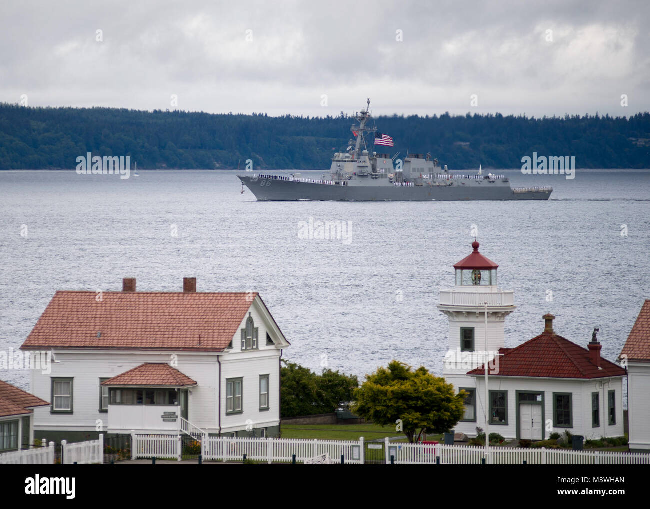 170601-N-LQ926-502 EVERETT, Wash. (June 1, 2017) The Arleigh Burke ...