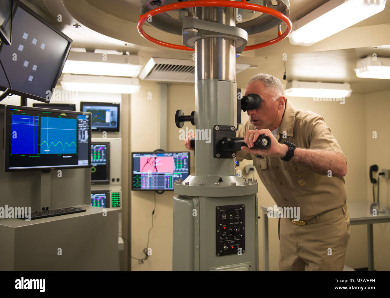 Commander periscope submarine hi-res stock photography and images - Alamy