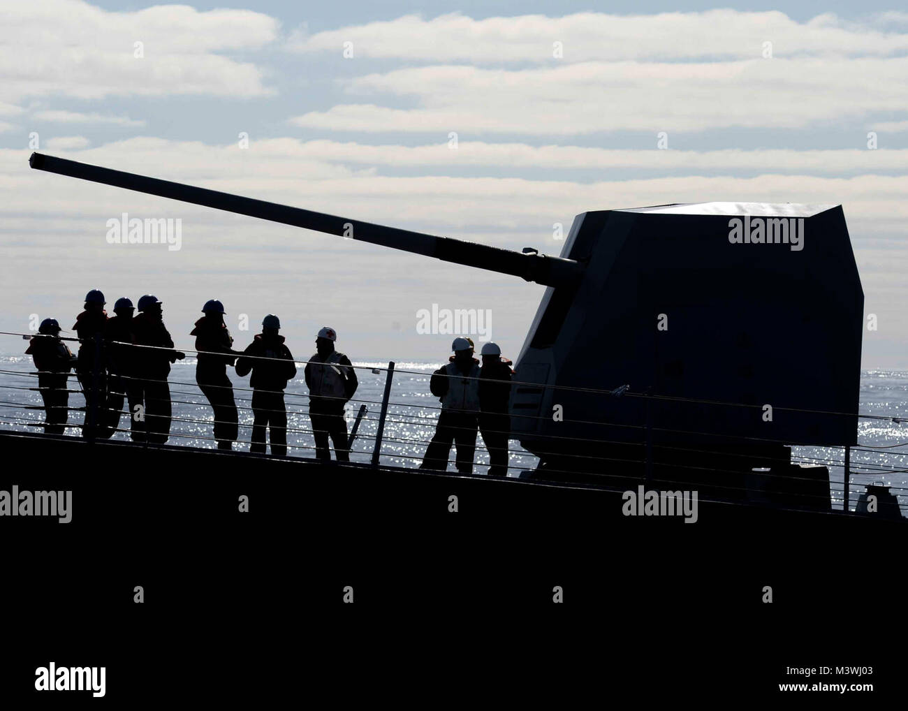 PACIFIC OCEAN (June 11, 2017) Sailors aboard the Arleigh-Burke class ...