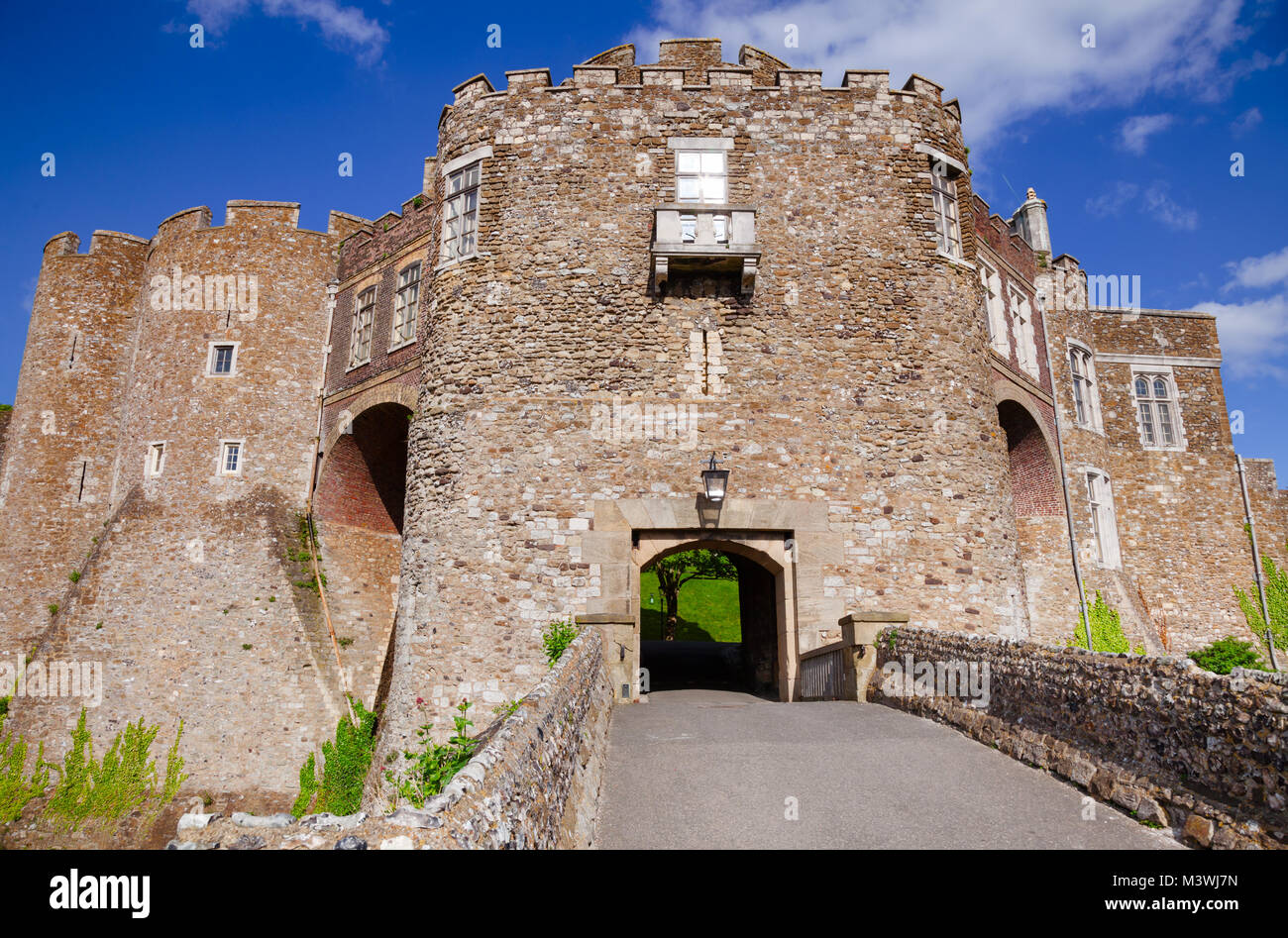 Dover castle hi-res stock photography and images - Alamy