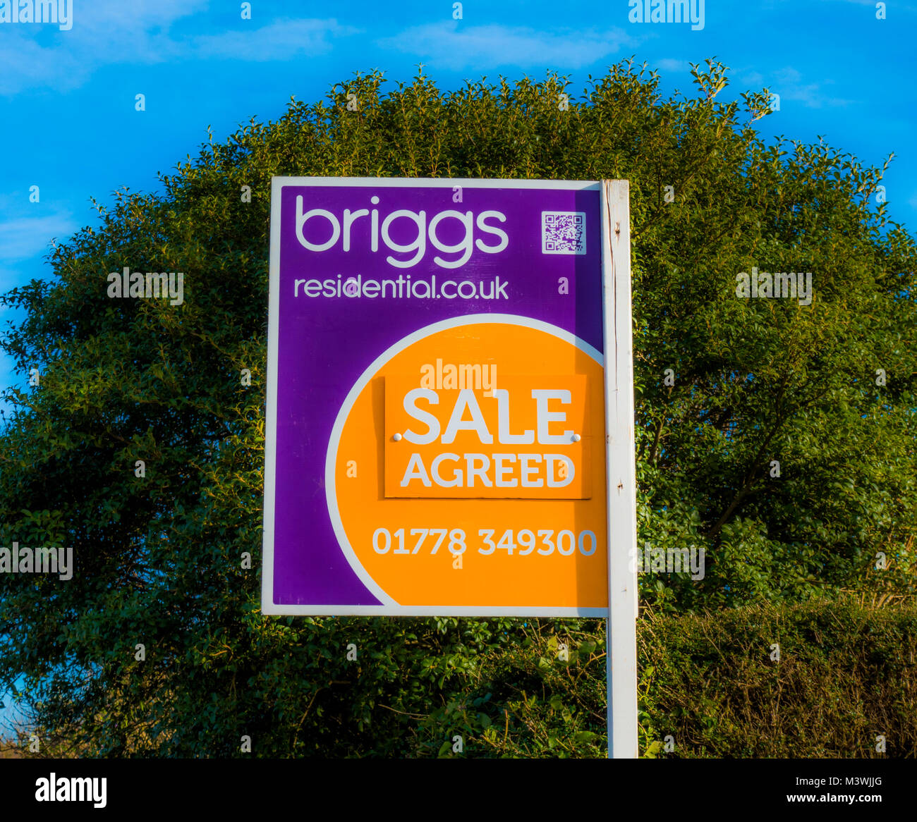 Local estate agent uk hi-res stock photography and images - Alamy