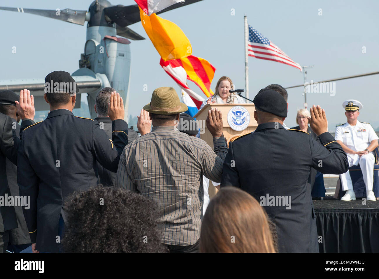 Members u s military take oath hi-res stock photography and images - Alamy