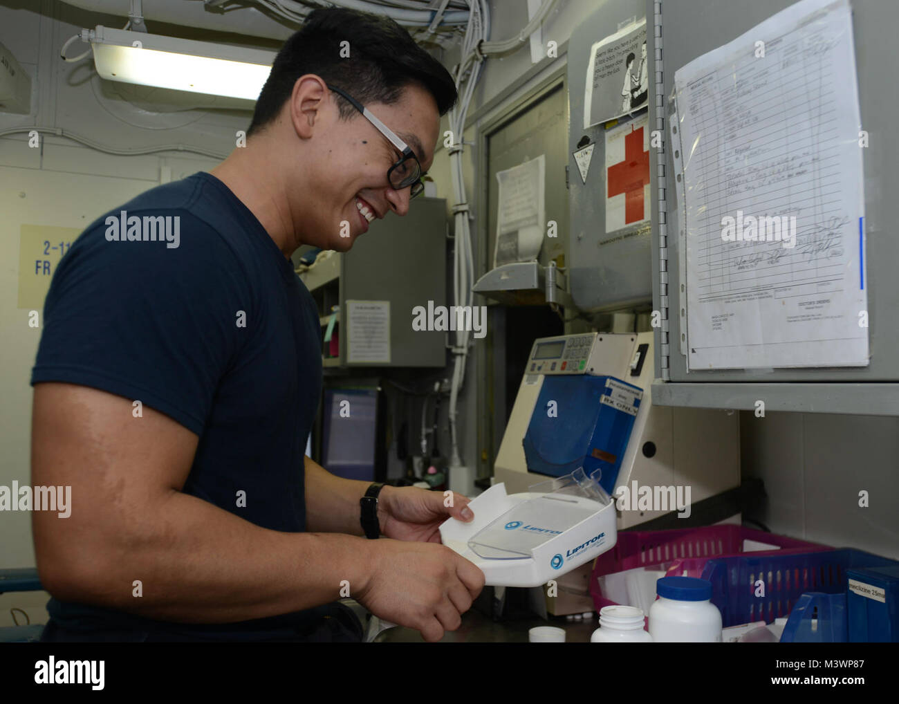 ARABIAN GULF (Aug. 23, 2017) U.S. Navy Hospital Corpsman 2nd Class ...