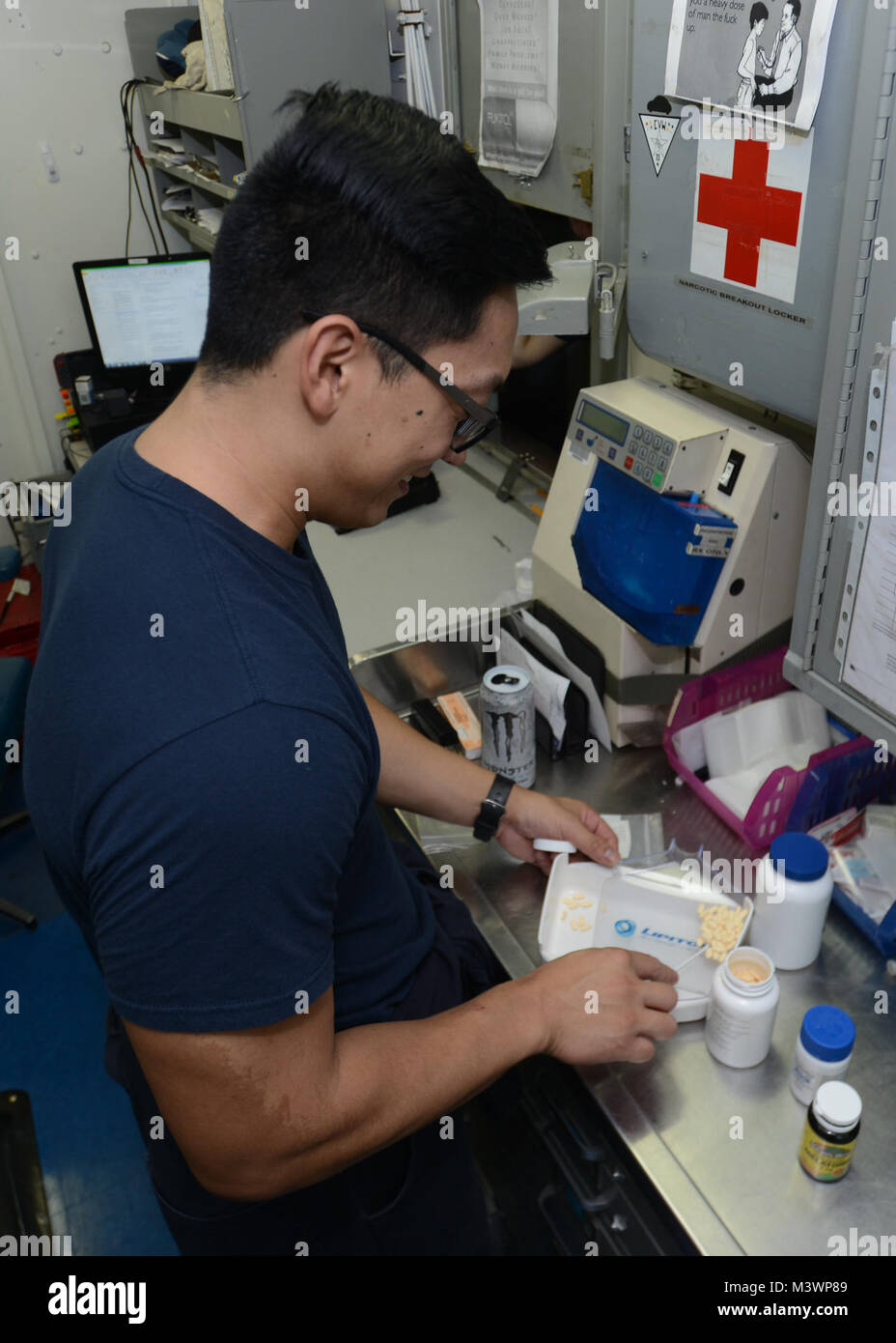 ARABIAN GULF (Aug. 23, 2017) U.S. Navy Hospital Corpsman 2nd Class ...