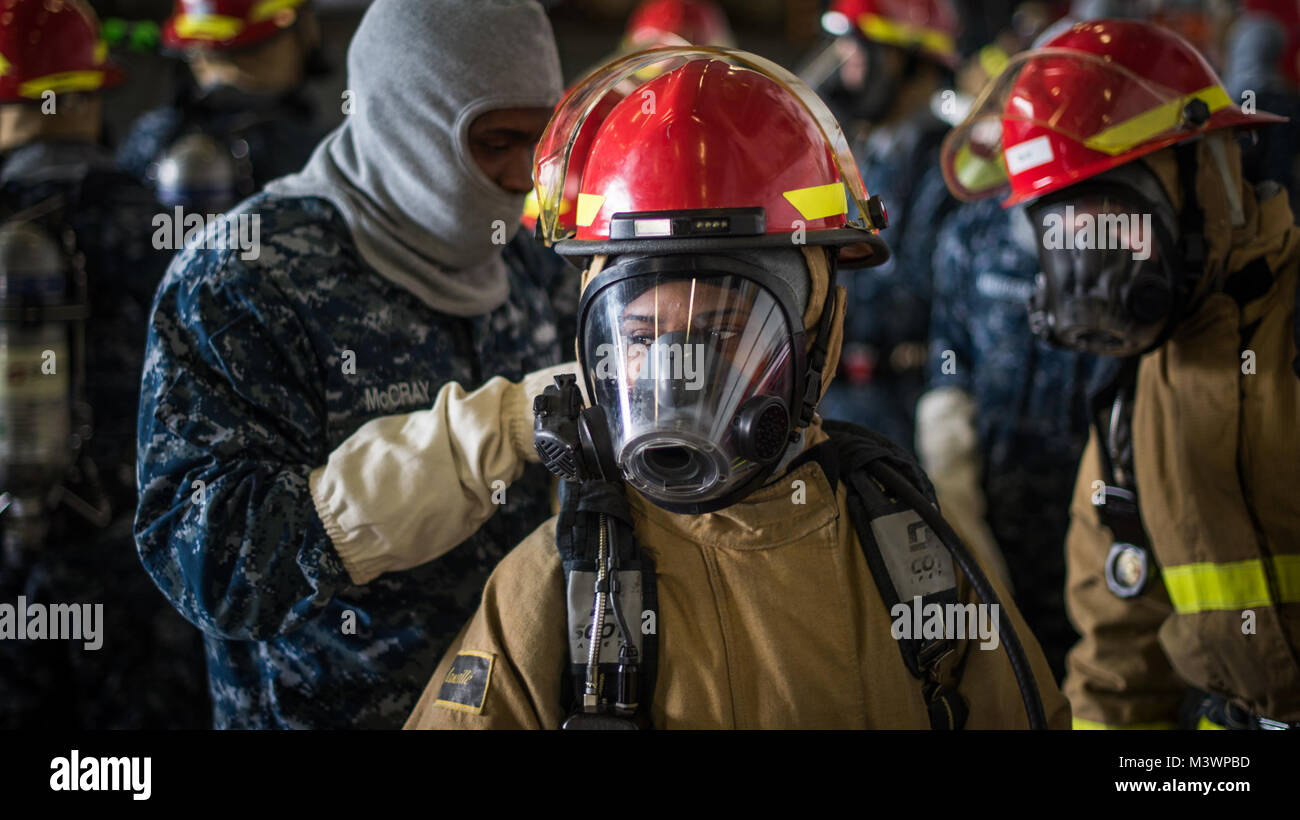 170824-N-LU649-075 BREMERTON, Wash. (Aug. 24, 2017) Navy Counselor 1st ...