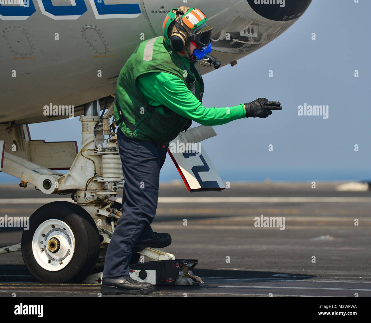 ARABIAN GULF (Sep. 4, 2017) U.S. Navy Aviation Boatswain's Mate ...