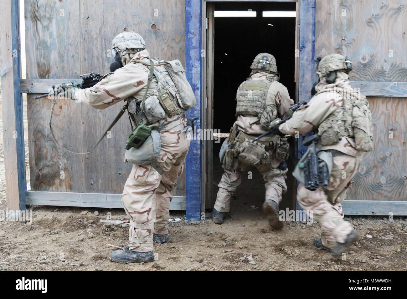 U.S. Army photo by Staff Sgt. Samuel Northrup 171108-A-GJ352-0021 by 1 ...