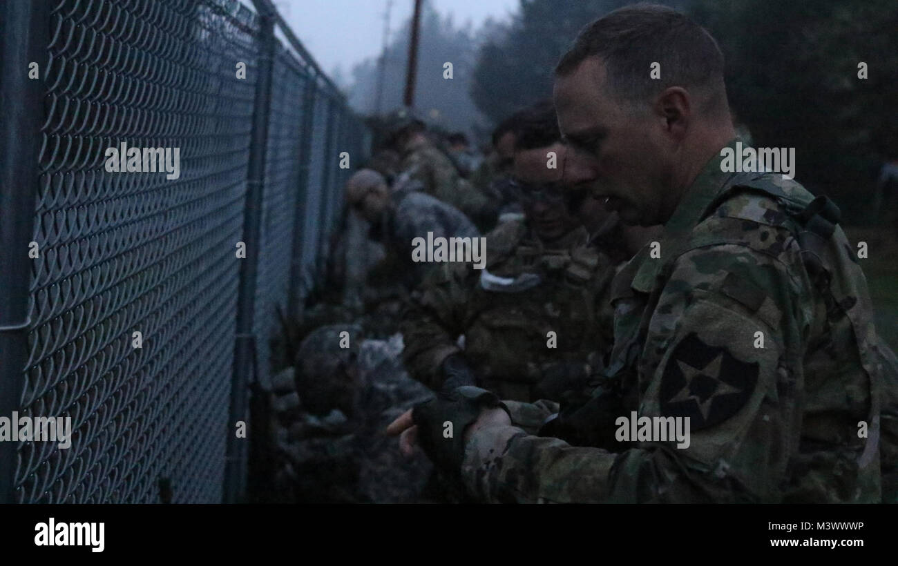 U.S. Army photo by Staff Sgt. Samuel Northrup 171121-A-GJ352-0002 by 1 ...