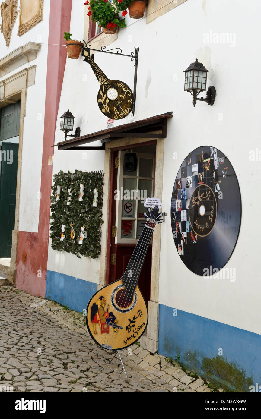 Fado instrument hi-res stock photography and images - Alamy