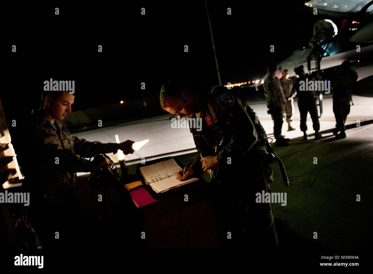 Col finch hi-res stock photography and images - Alamy