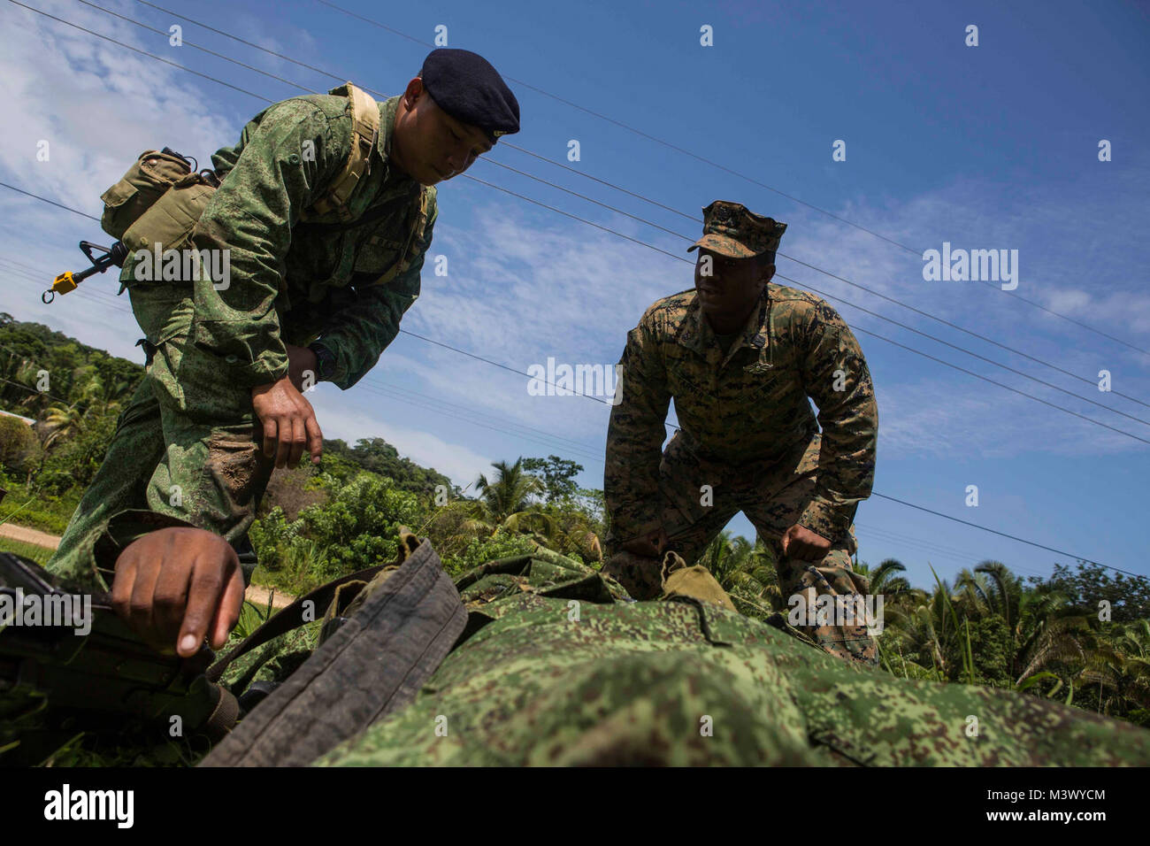 U.S. Navy Corpsman 3rd class Carnell Tarver instructs a Belize Defense ...