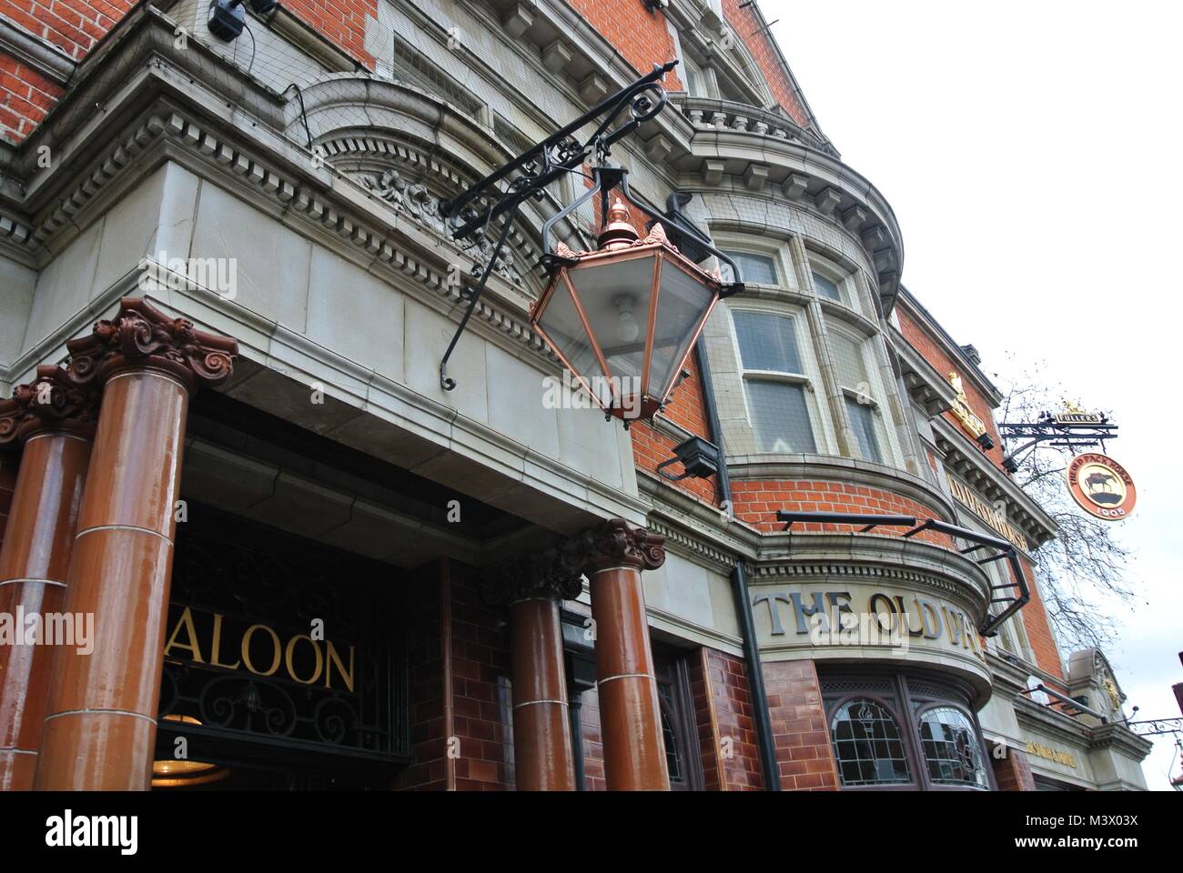 Traditional English Pub Stock Photo - Alamy