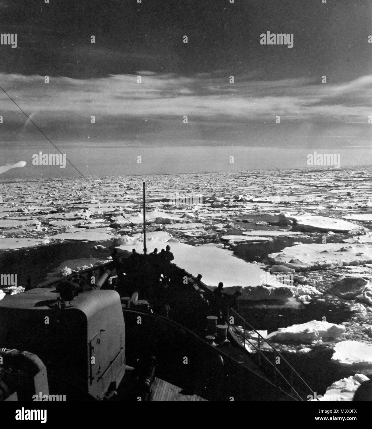 80-G-621714: Antarctic Expedition, December 1947-April 1948. USS Edisto ...