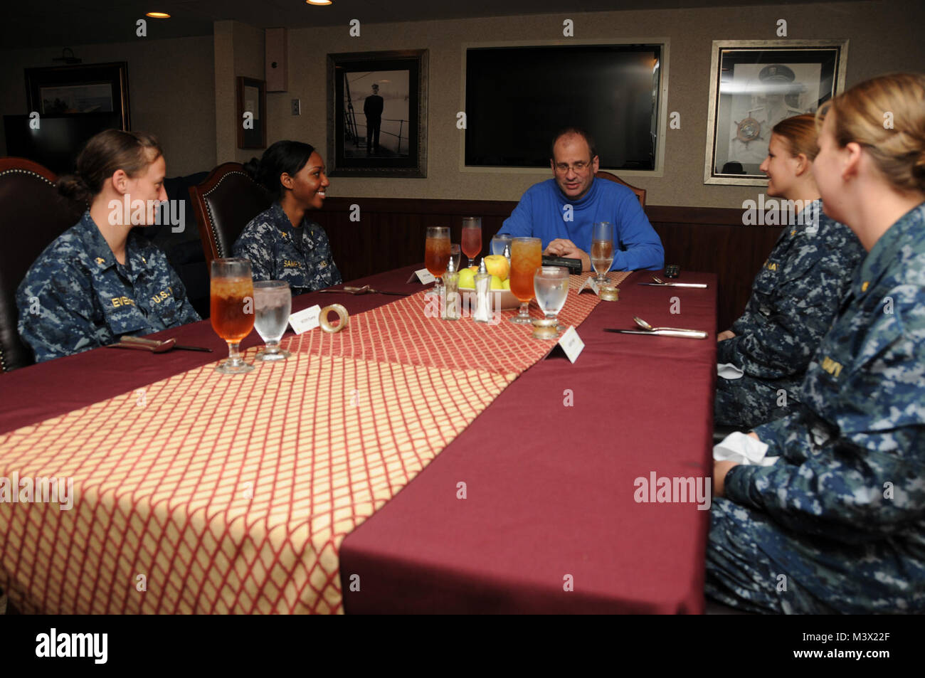 GULF OF OMAN (June 24, 2013) - A group of midshipmen eat lunch with ...