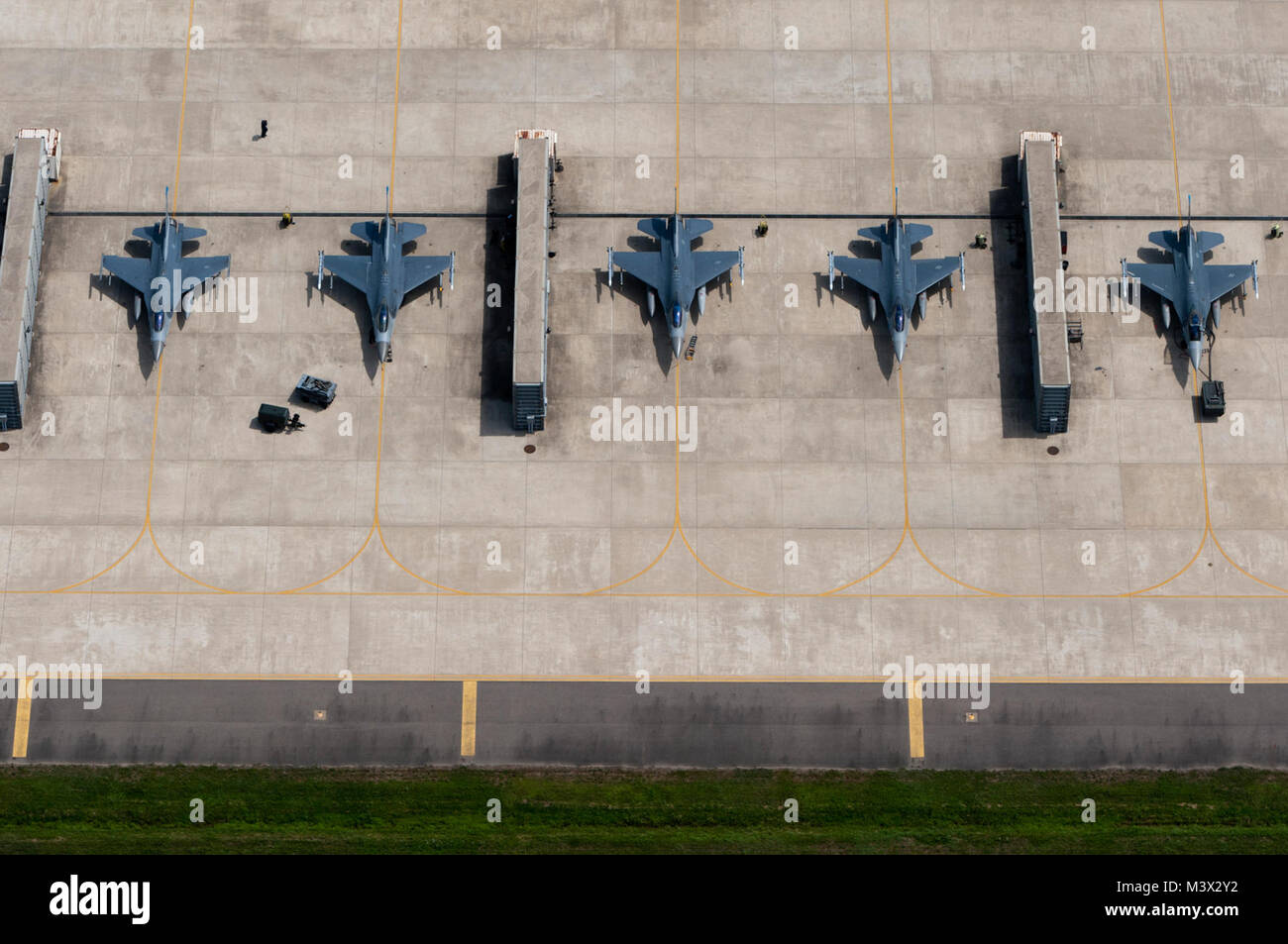 Maintainers prepare F-16 Fighting Falcons for training flights at ...