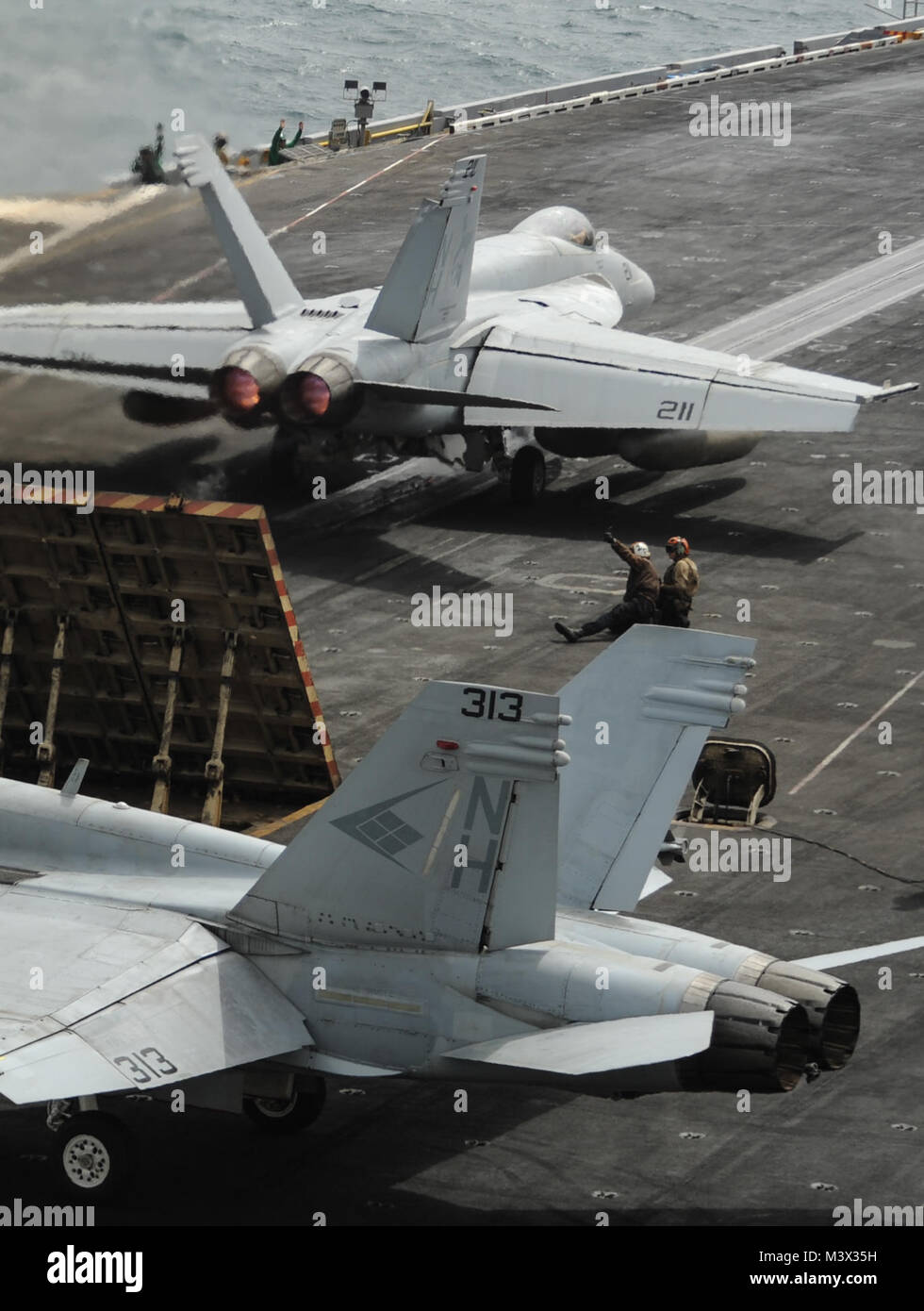 Assigned to the blue diamonds of strike fighter squadron vfa hi-res ...