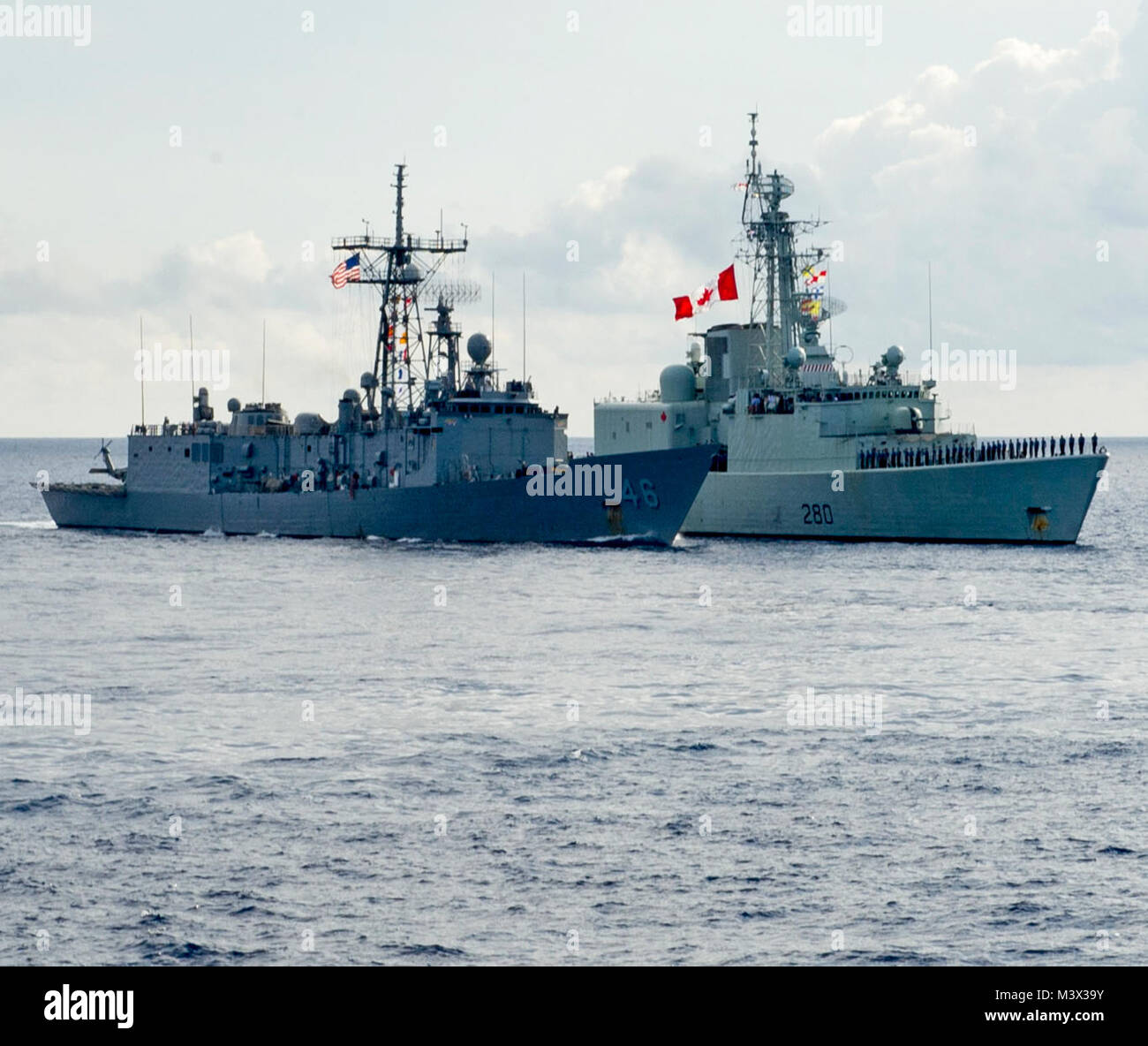 Her majestys canadian ship hmcs iroquois 280 hi-res stock photography ...