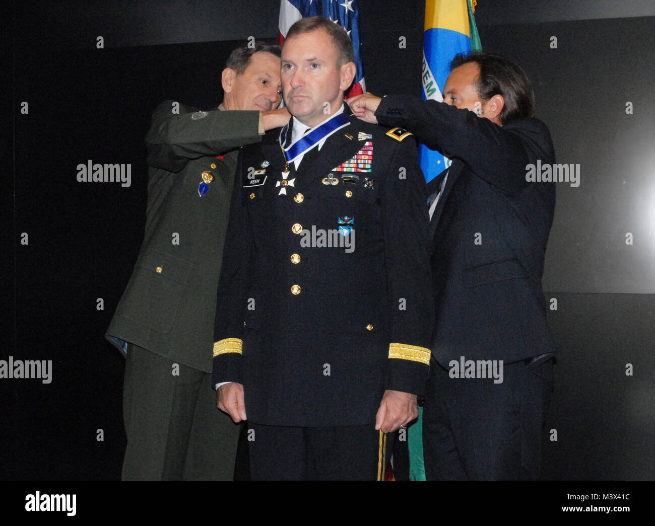 MIAMI (May 26, 2010) -- U.S. Southern Command’s deputy commander, Army ...