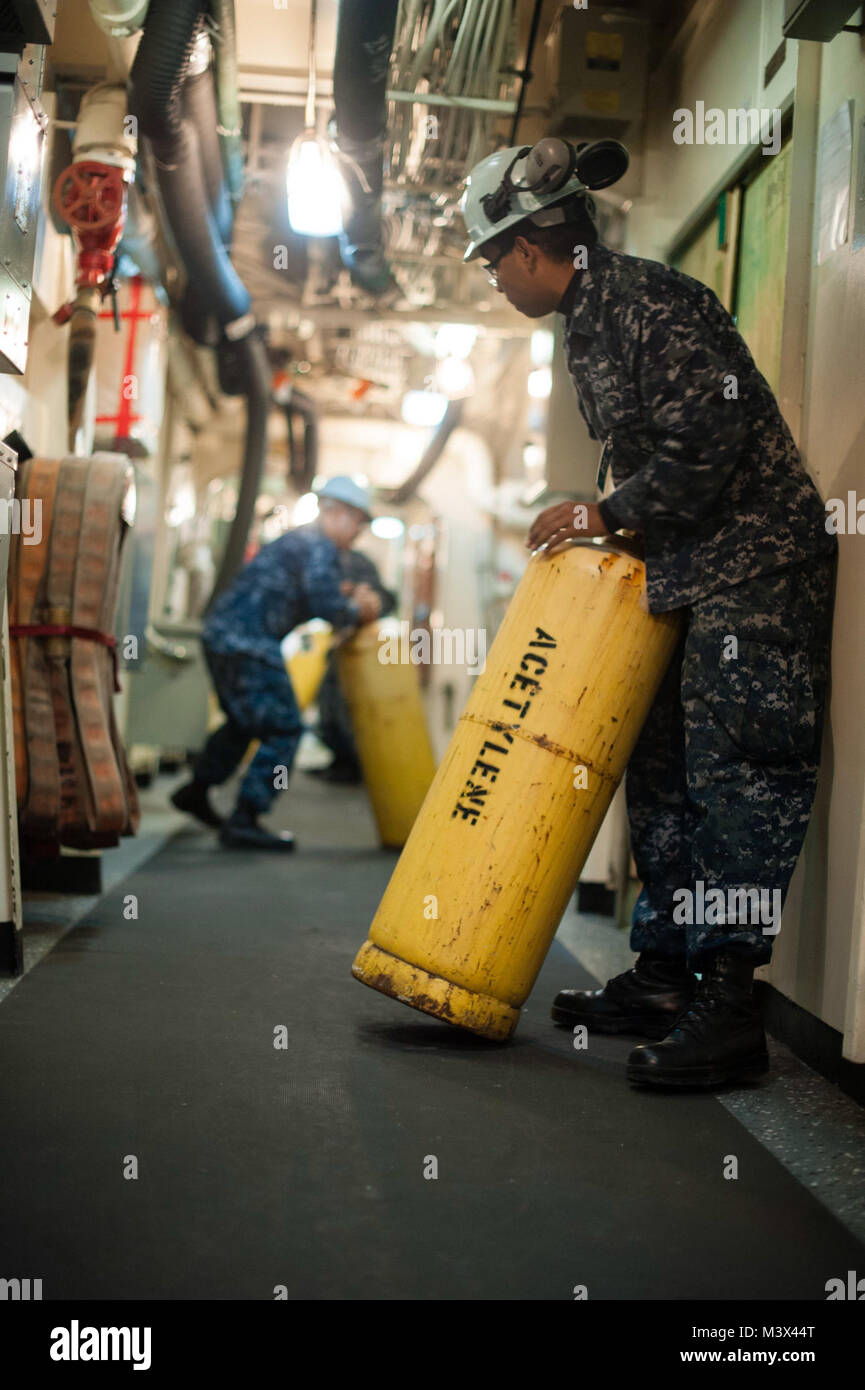 Acetylene carrier hi-res stock photography and images - Alamy