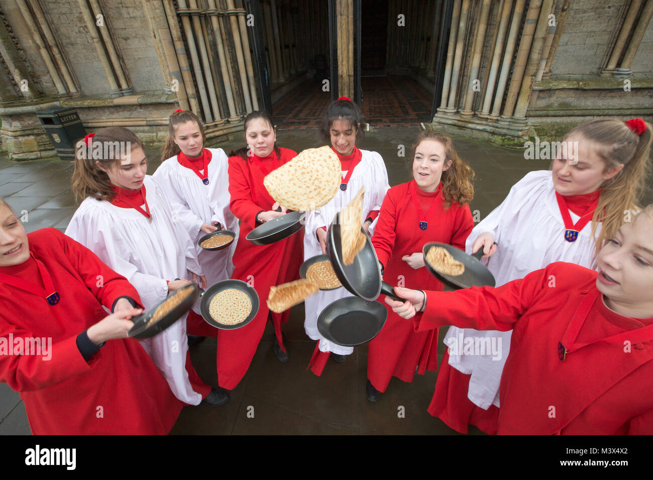 Choir gowns cathedral hi-res stock photography and images - Alamy