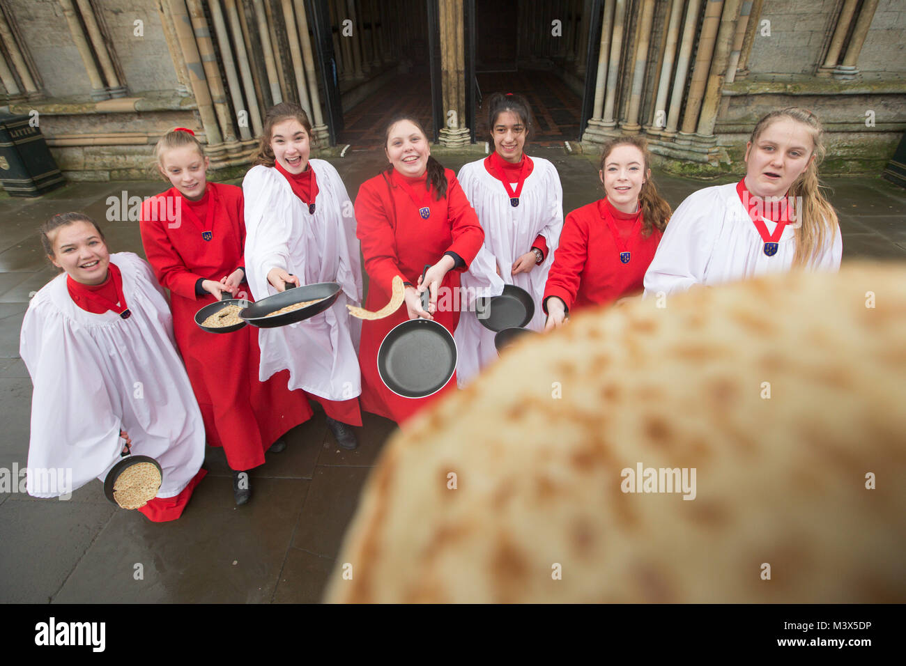 Choir gowns cathedral hi-res stock photography and images - Alamy