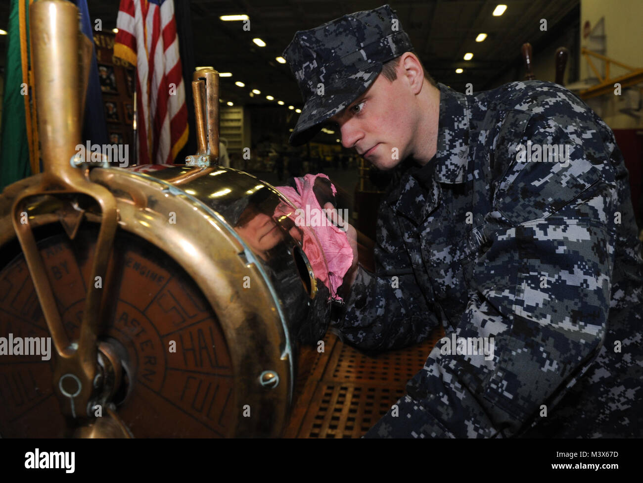 EVERETT, Wash. (Jan. 23, 2014) – Seaman Travis Stern, of Sacramento ...