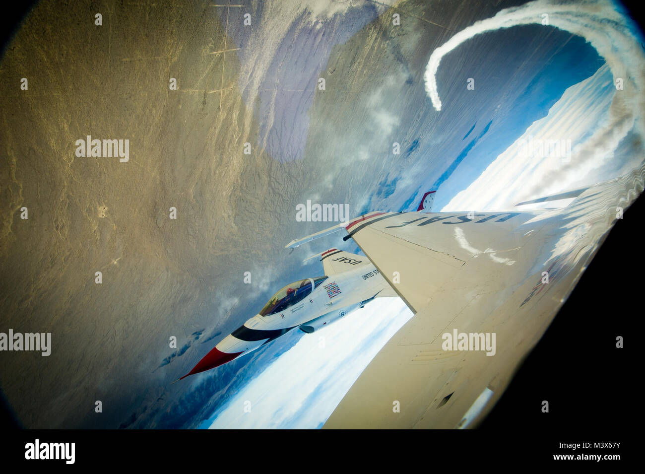 The Thunderbirds Delta Formation performs the Delta Roll mender during ...