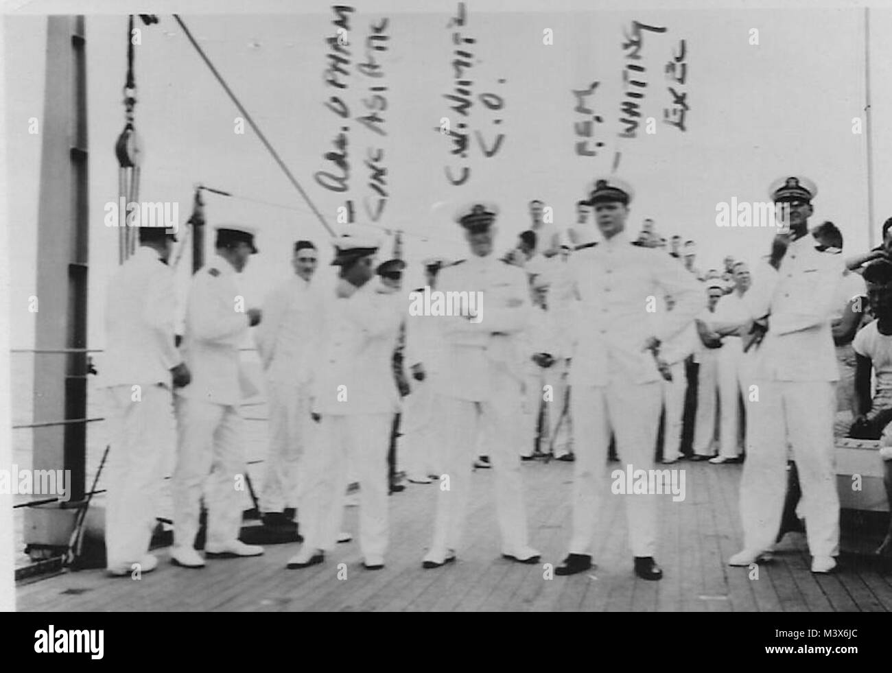 Uss nimitz cvn 68 commanding officer Black and White Stock Photos ...