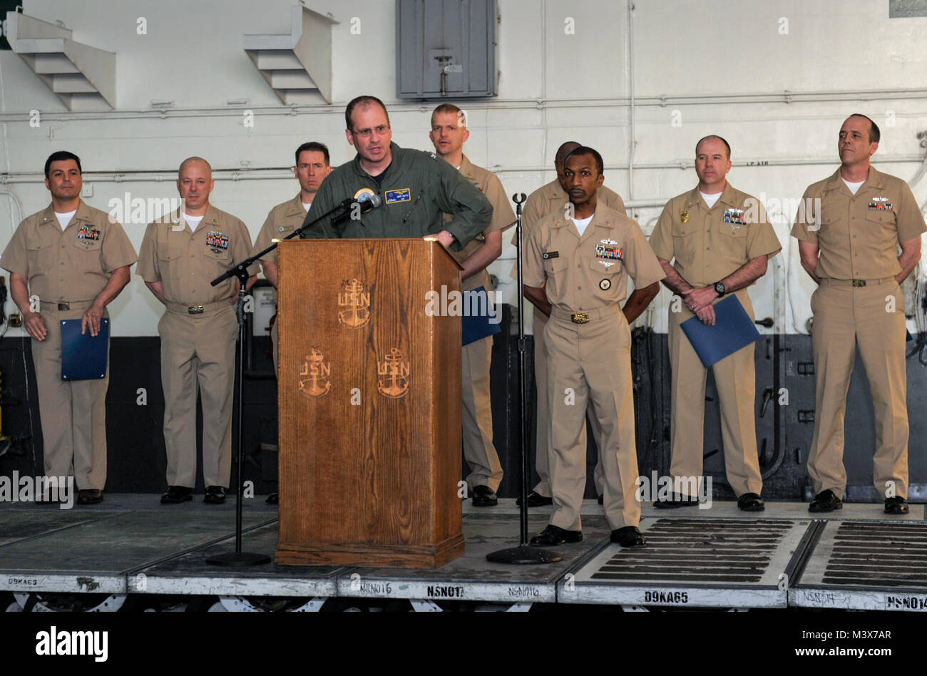 PACIFIC OCEAN (May 3, 2014)—The commanding officer of the aircraft ...