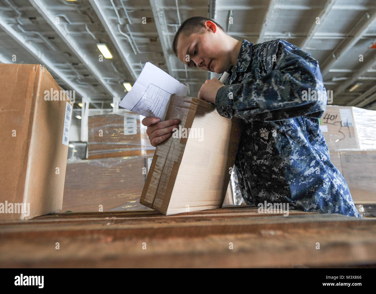 PACIFIC OCEAN (July 12, 2014) – Logistics Specialist Seaman Apprentice ...