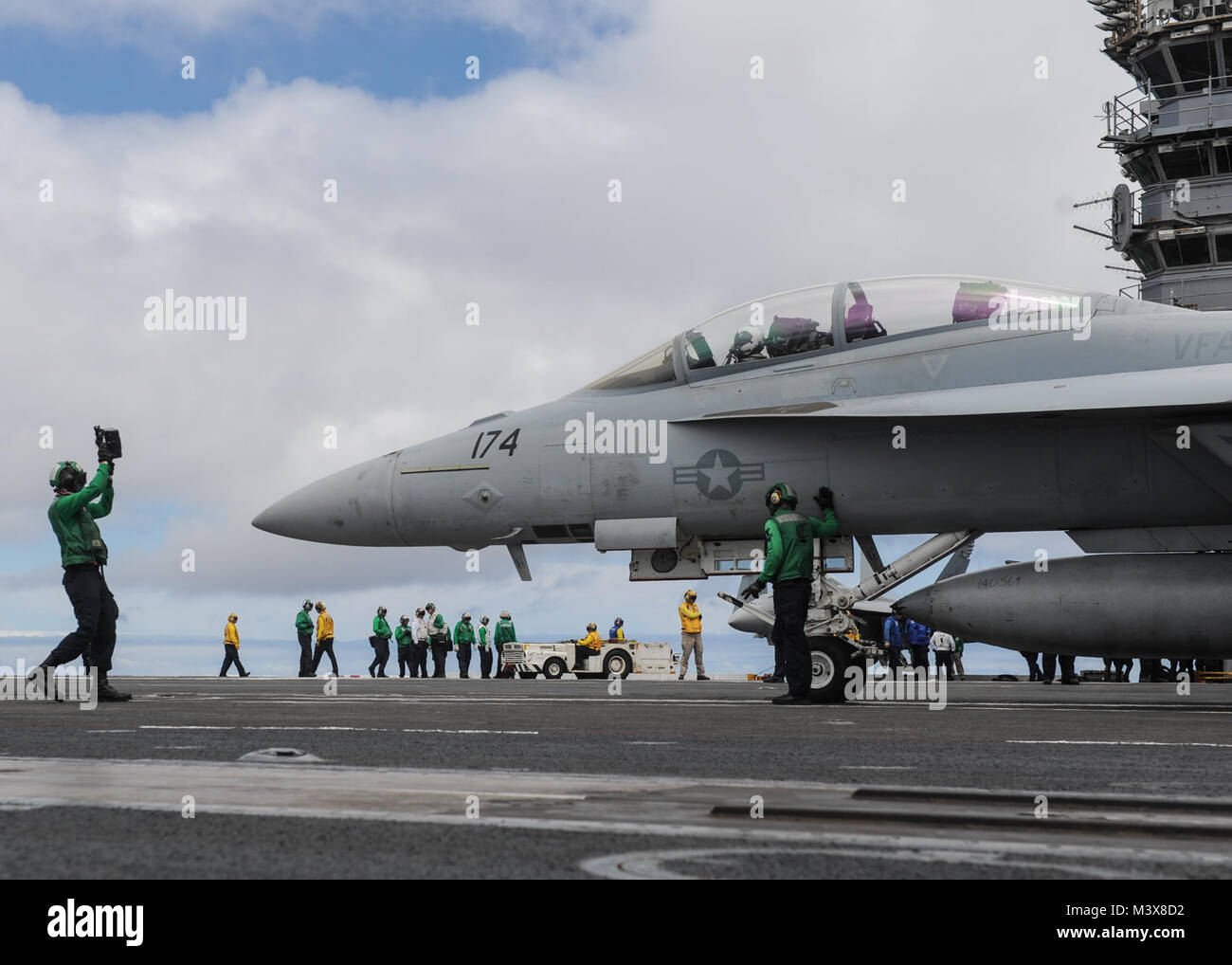 PACIFIC OCEAN (July 18, 2014) Aviation Boatswain’s Mate (Equipment ...