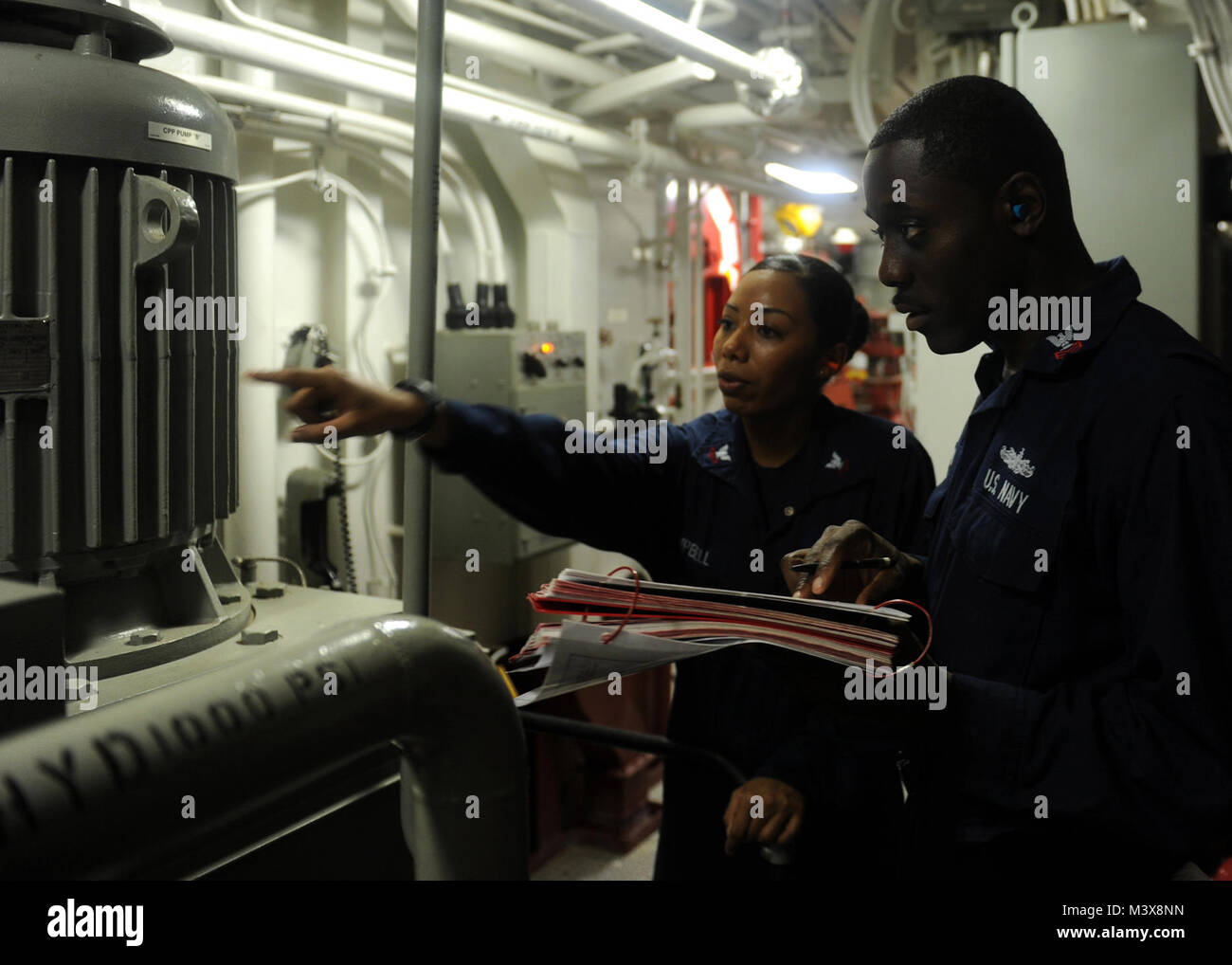 Sequencing room hi-res stock photography and images - Alamy