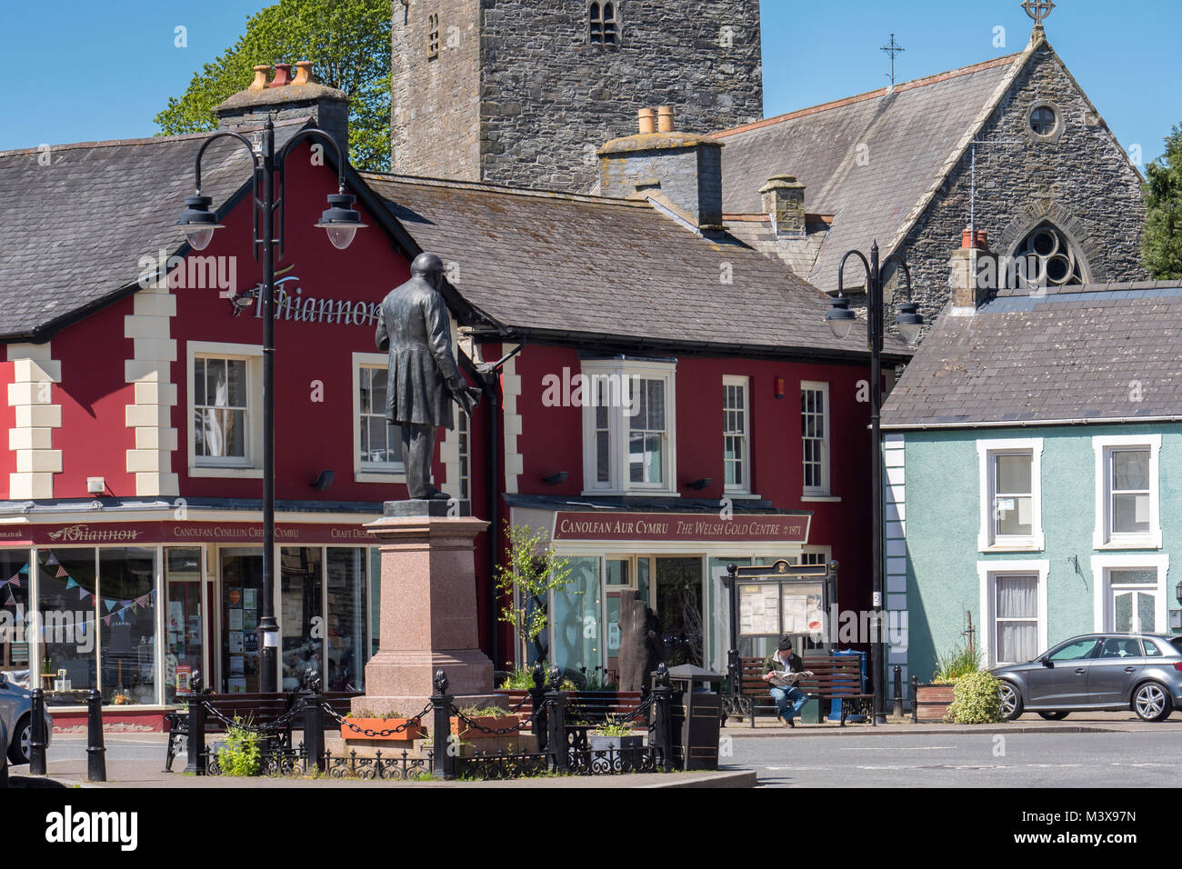 Statue of Henry Richard in the Square Tregaron Ceredigion Wales Stock Photo - Alamy