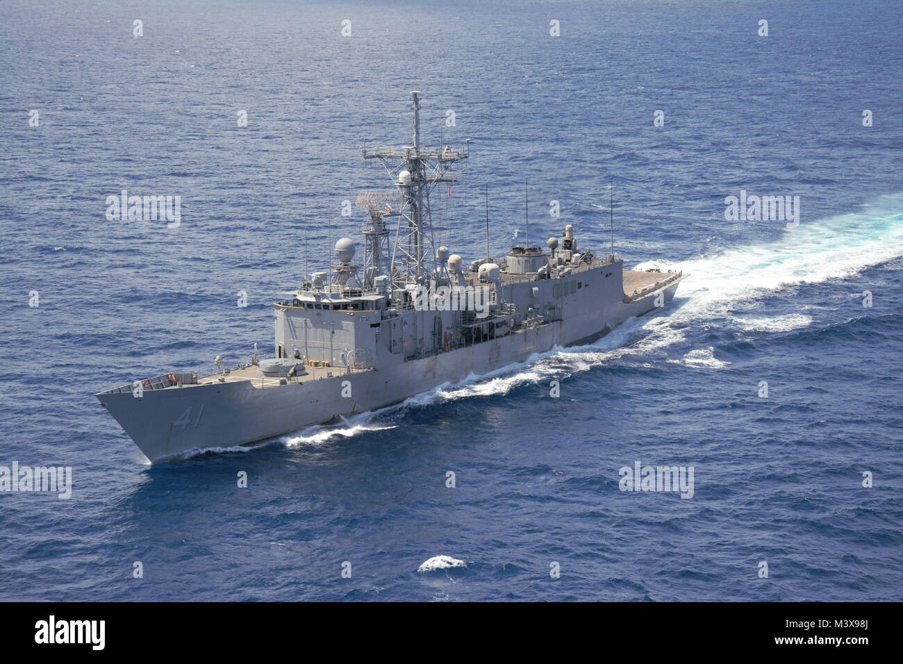 Guided missile frigate uss mcclusky ffg 41 hi-res stock photography and ...