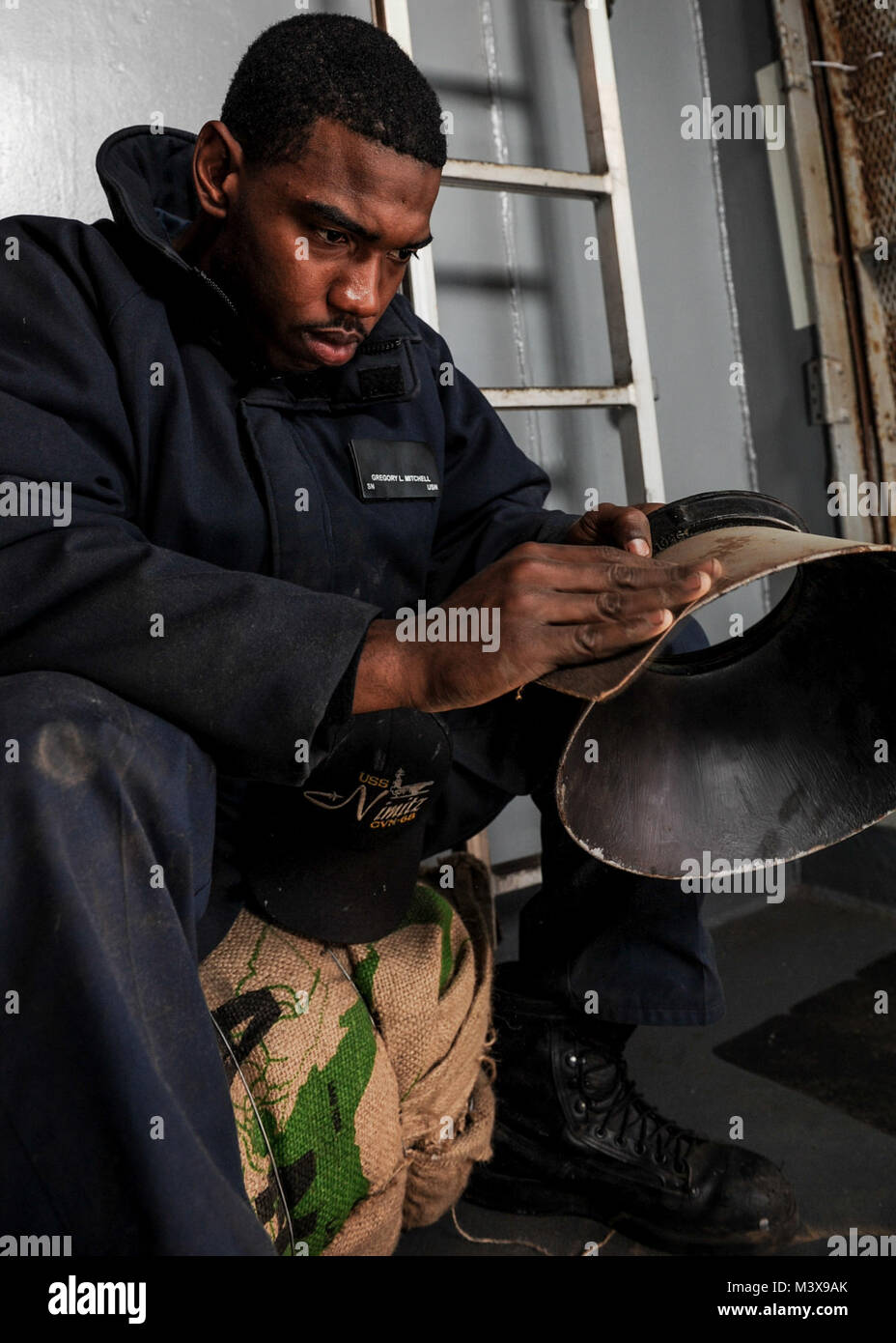 PACIFIC OCEAN (Sept. 6, 2014) – Seaman Gregory Mitchell, of Washington ...