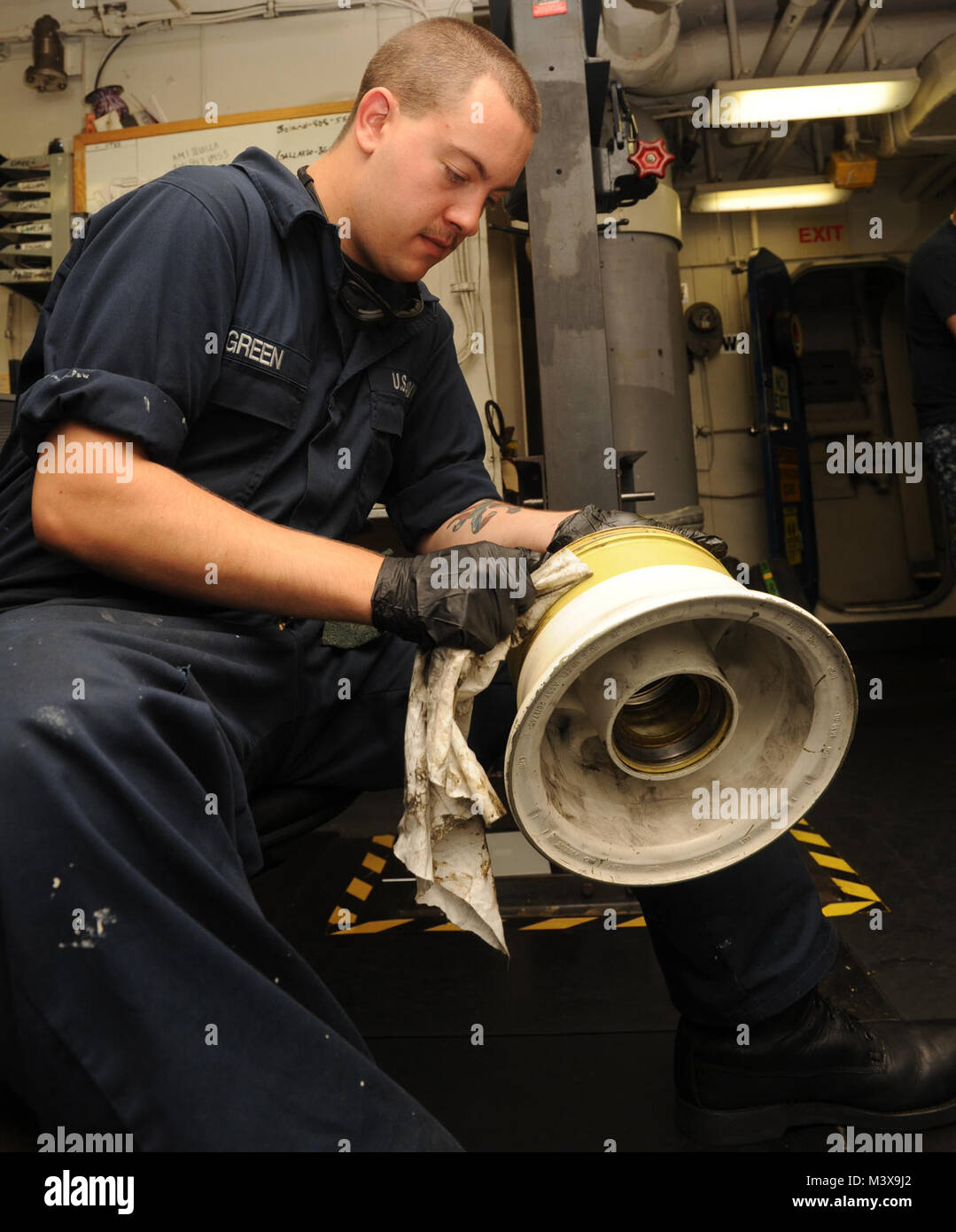 PACIFIC OCEAN (Sept. 12, 2014) Aviation Structural Mechanic Airman Cody ...