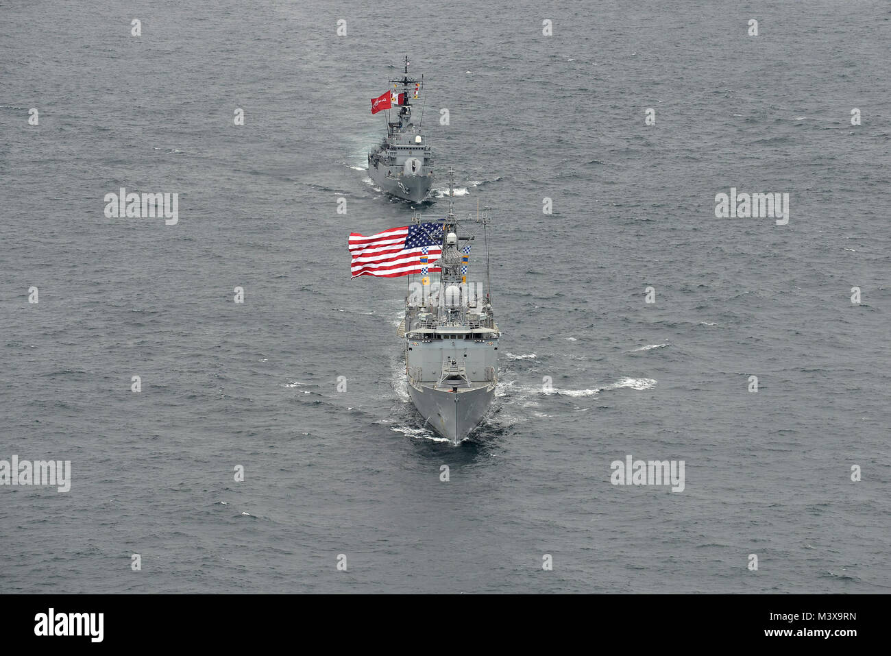 PACIFIC OCEAN, (Sept. 16, 2014) – USS Ingraham (FFG 61) based out of ...