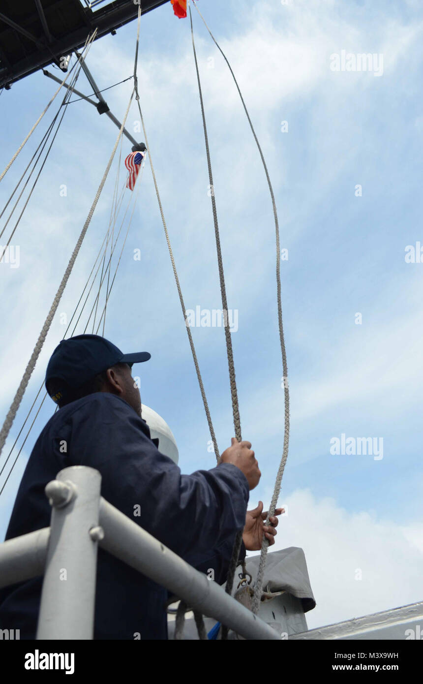 Qm2 flags hi-res stock photography and images - Alamy
