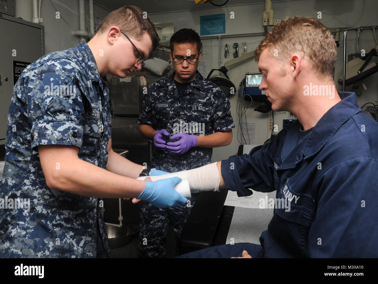 PACIFIC OCEAN (Sept. 22, 2014) Hospital Corpsman 3rd Class Jesse ...