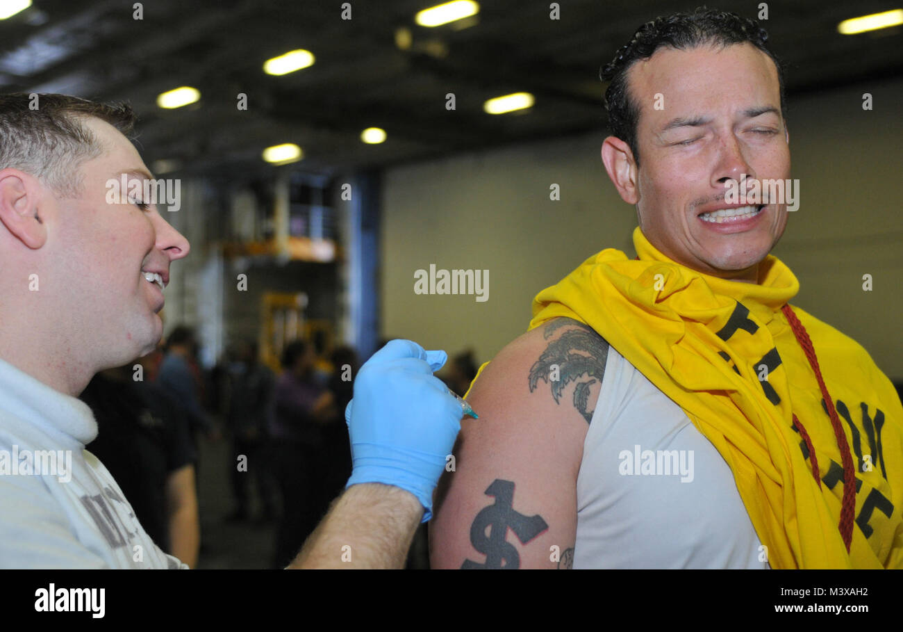 PACIFIC OCEAN (Oct. 21, 2014) Hospital Corpsman 2nd Class Dustin Horton ...