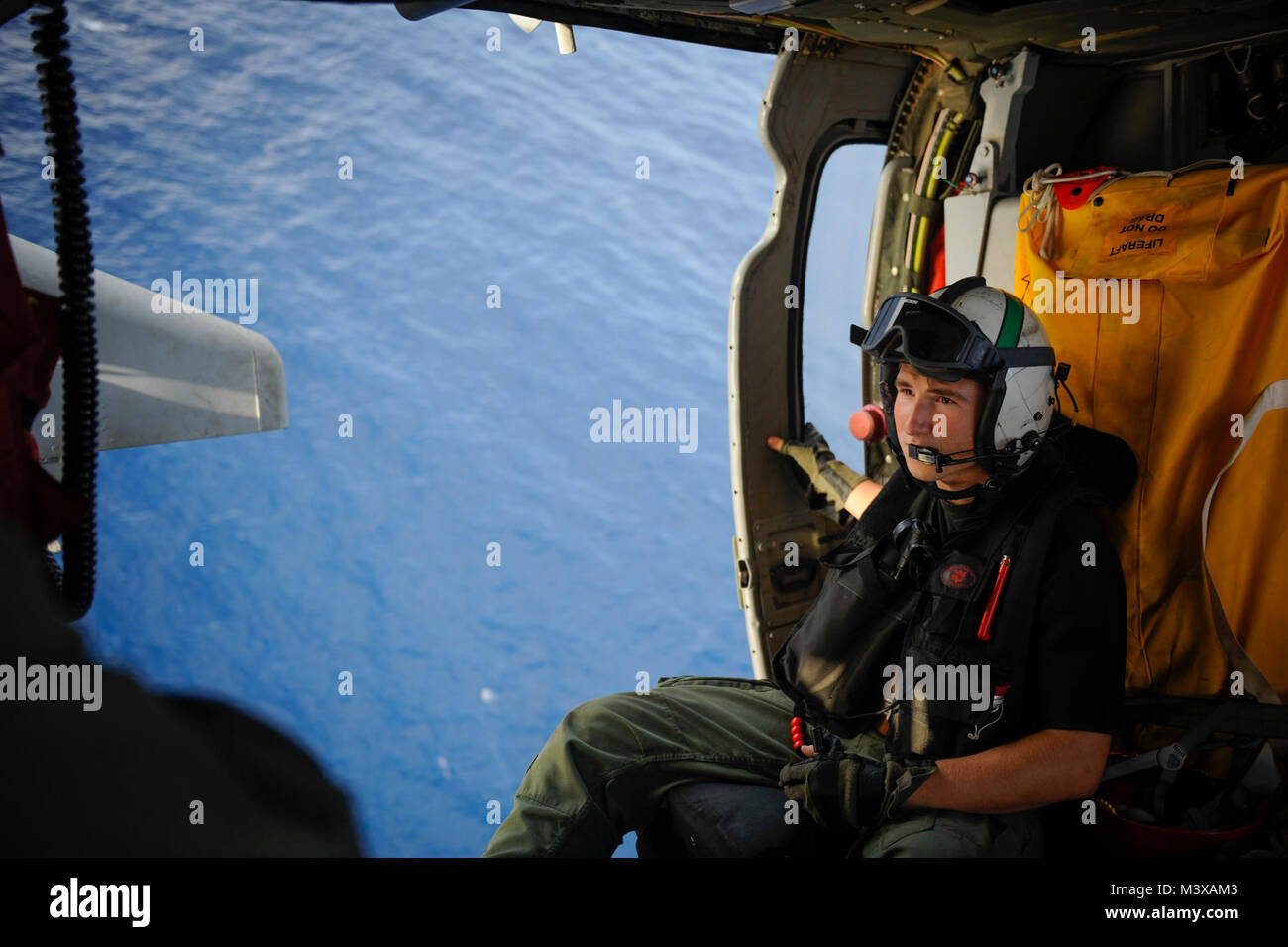 PACIFIC OCEAN (Oct. 25, 2014) Naval Aircrewman (Helicopter) Airman ...
