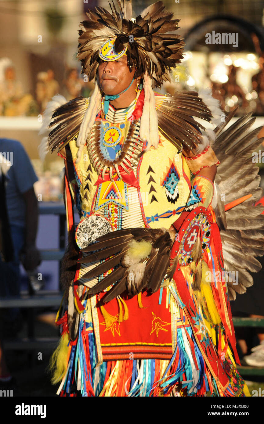 141108-D-FW736-081 -- Native Americans from various tribes display ...