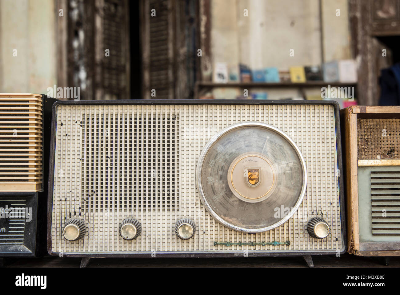 Old fashioned radio Stock Photo - Alamy