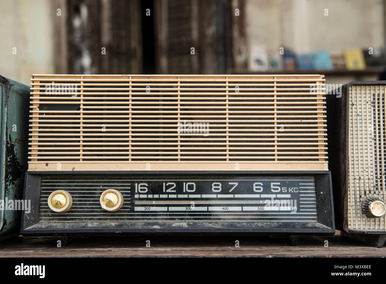 Old fashioned radio Stock Photo - Alamy