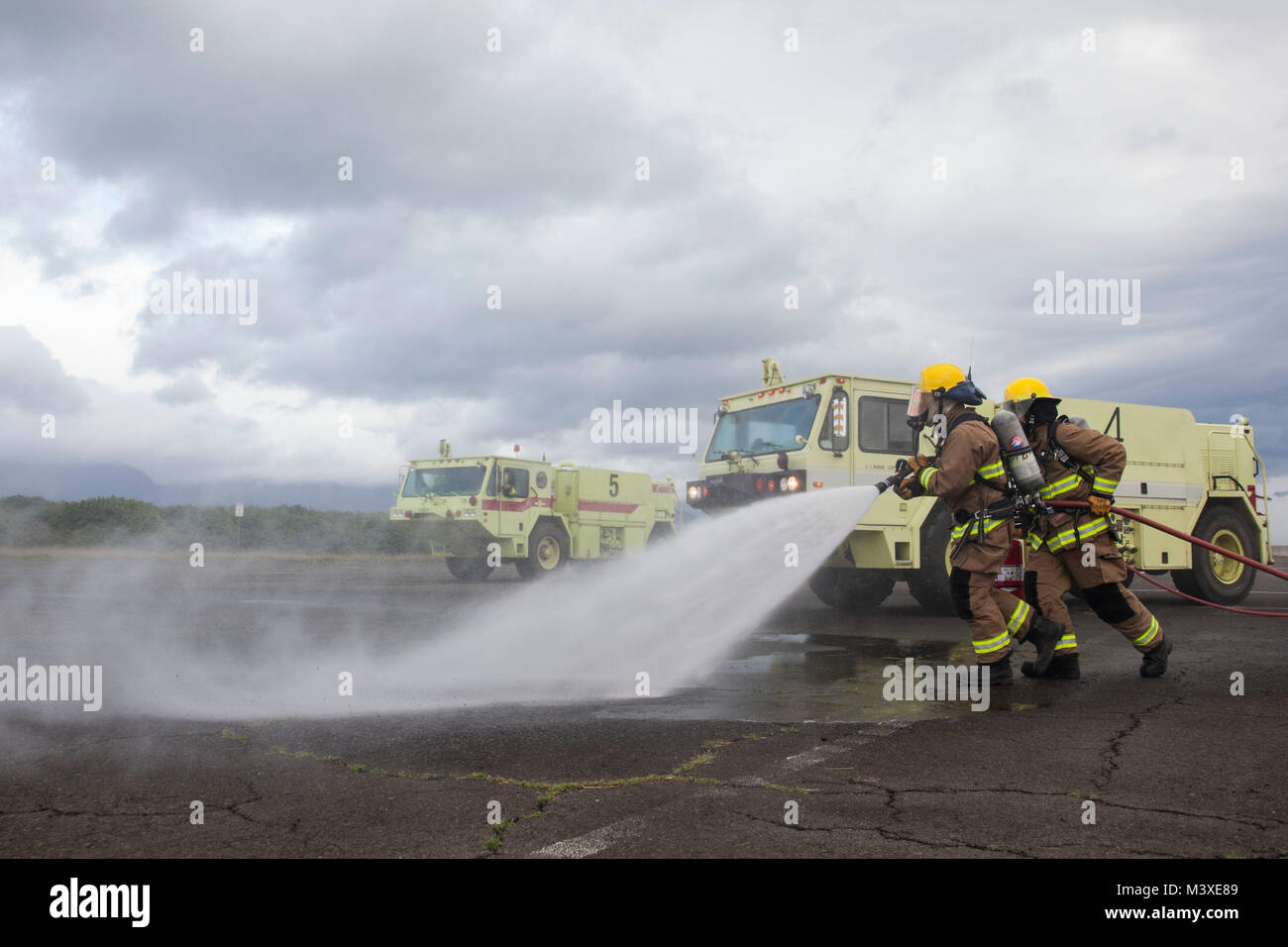Firefighters fighting fire arff training hi-res stock photography and ...
