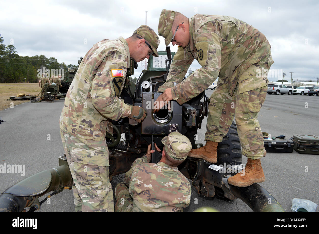 Cannon crewmembers assigned to Battery B, 2nd Battalion, 11th Field ...