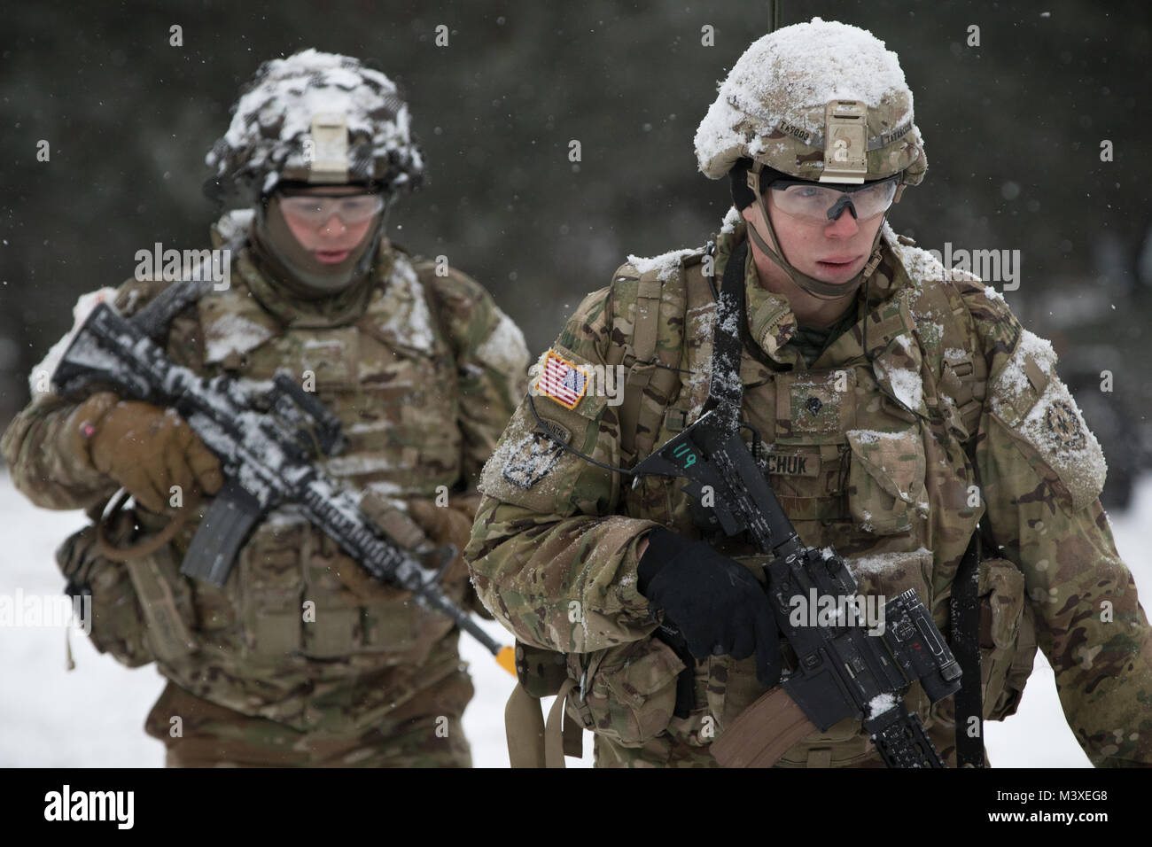 Soldier pulling security hi-res stock photography and images - Alamy